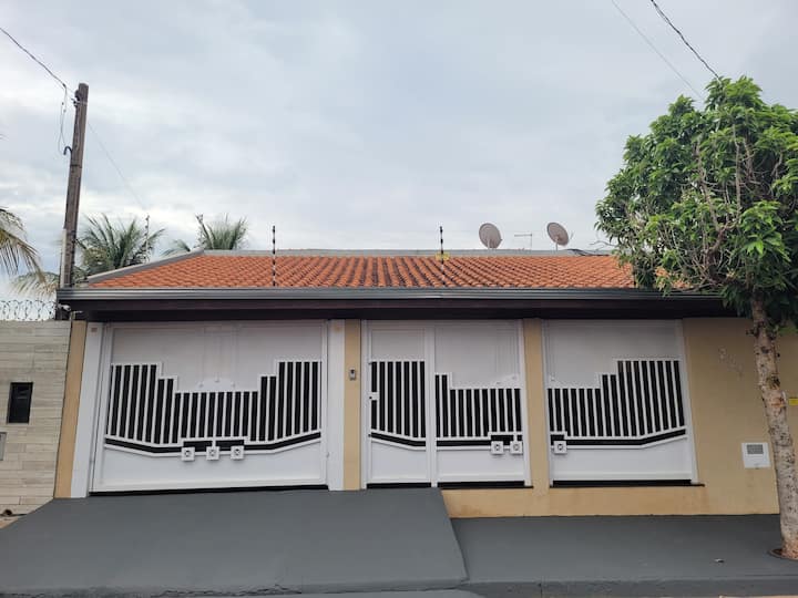 Casa Para Até 14 Pessoas Em Olímpia-sp - Olímpia