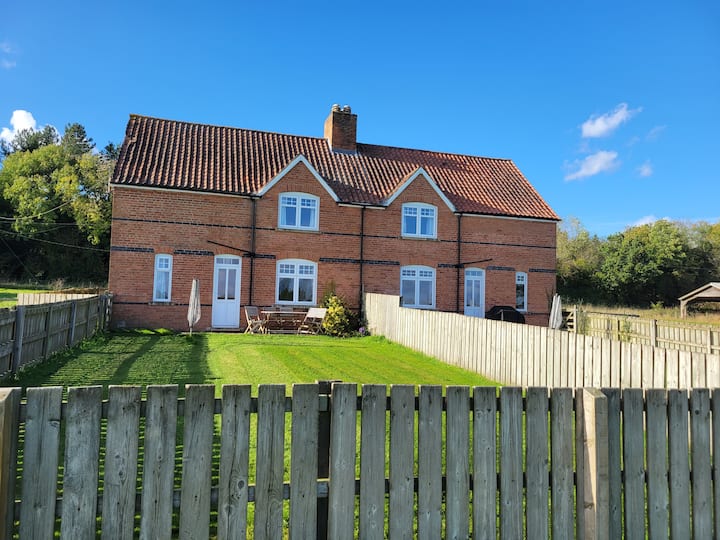 1 Foliat Cottage @ Jordan Castle Farm - Sherwood Forest