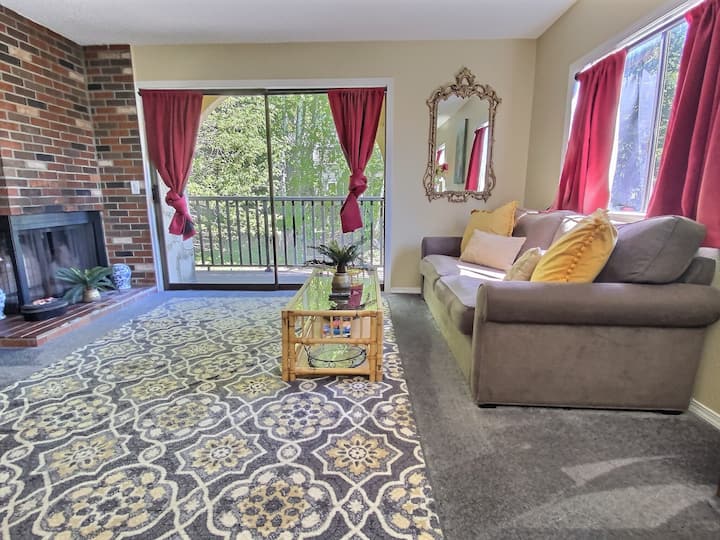 Redmond Terrace (2 Bedroom, 1 Bath) Apartment #8 - Sammamish, WA