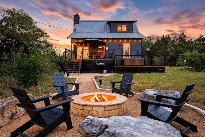 Adorable Cabin On Private Acres With Bird Blind - Driftwood, TX