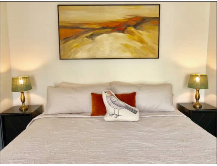 Spanish Cottage Hideaway W/ King Bed+private Patio - West Hollywood, CA