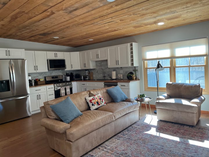 Upper Canyon Road Casita #2. - Santa Fe