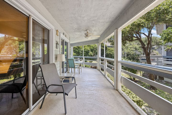 Sea Woods 2br Veranda With Large Screened Patio And Walk To Car Free Beach - New Smyrna Beach, FL