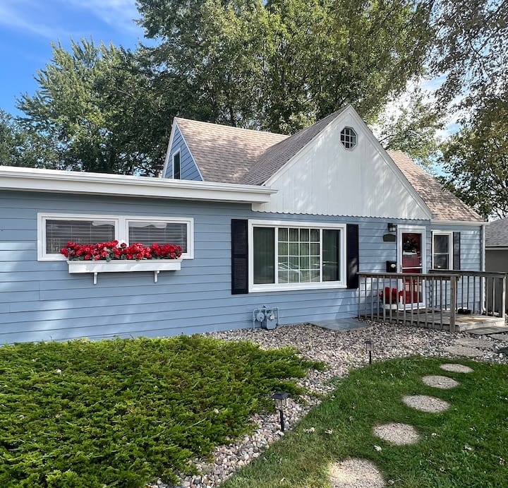 Charming Cottage - By Hospitals & Universities - Sioux Falls, SD