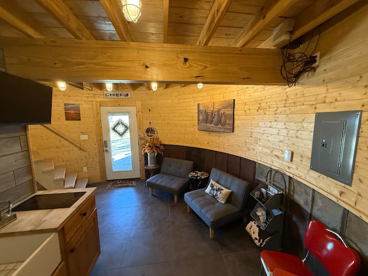 Brent & Jean's Grain Bin Inn (Barn) - Kansas