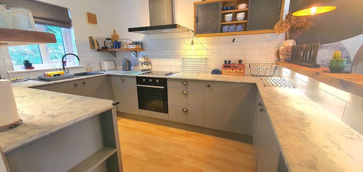 Little House In The Valley, Short Stroll To Beach - Falmouth