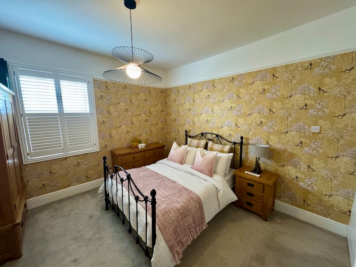 Stylish Double Room In A Home In The Potteries - Stoke-on-Trent