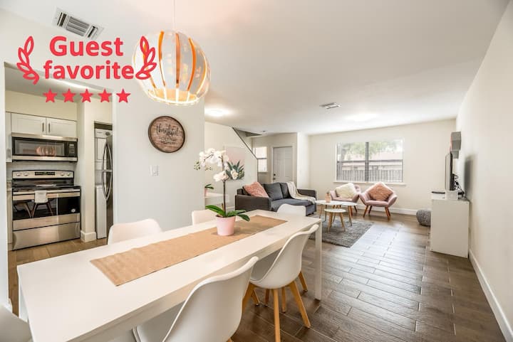 Exquisite Pineapple Townhouse Steps From Sawgrass - Sunrise, FL