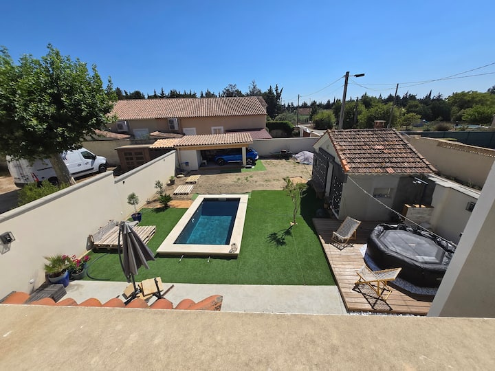 Maison Mitoyenne Avec Piscine Et Spa. - Orange