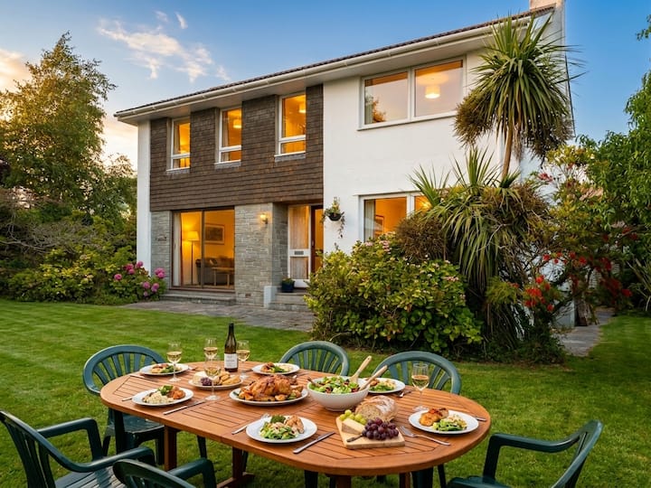 Sahara - Home W. Sauna In Rock Near Beach - Polzeath Beach
