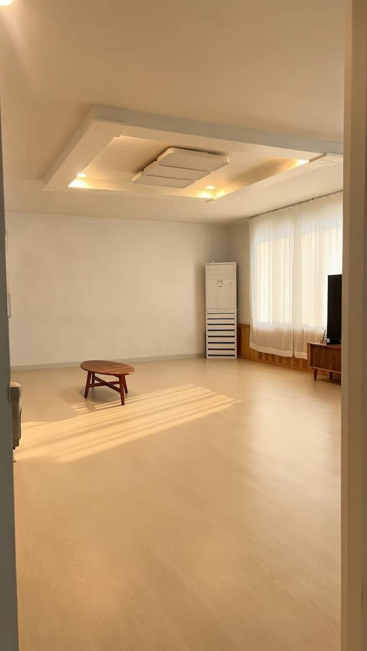 큰 거실 바베큐 불멍 실내에어바운스가능!  50평 세화에서 펜션 - Jeju-si