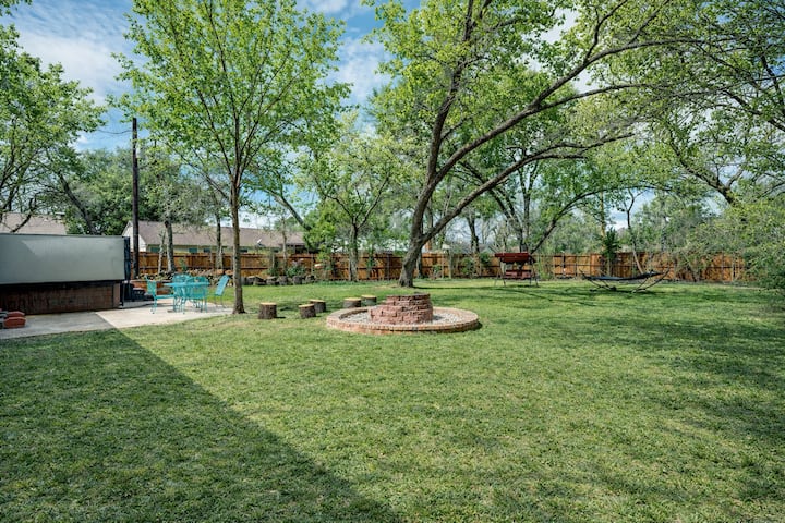 Cheerful Home W 15' Private Swim Spa, & Huge Yard - Fort Worth, TX