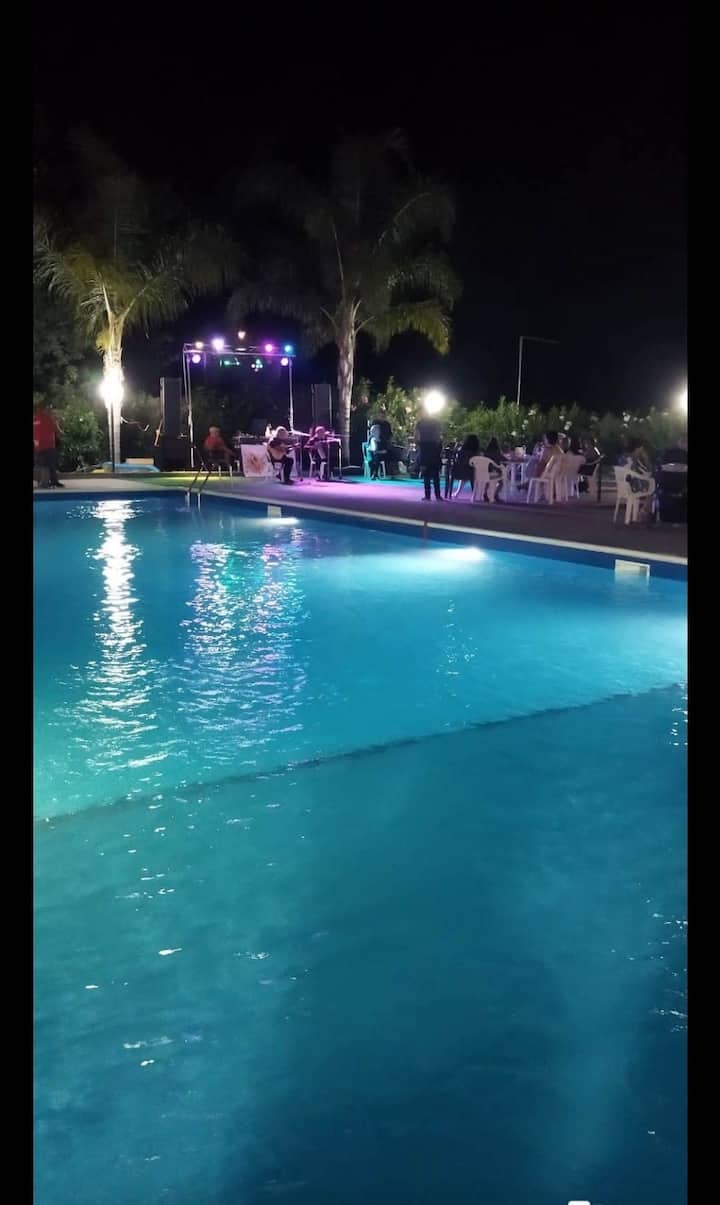 Bivani A 100 Mt Dal Mare - Milo