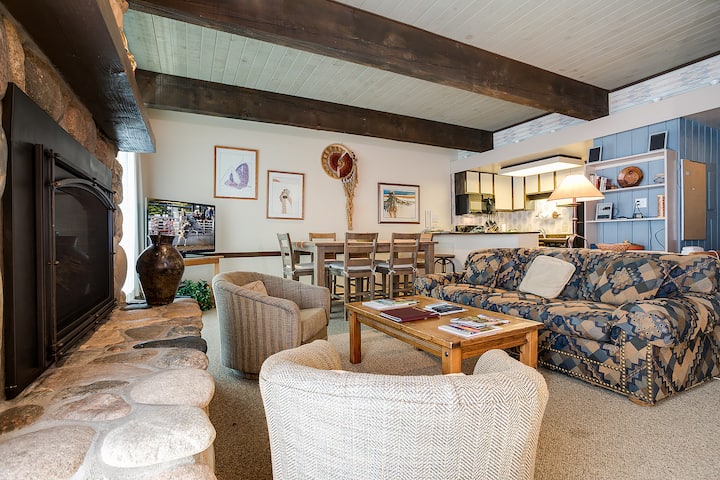 Ca217 | Views | Deck | Winter Shuttle | Ski In/out - Colorado