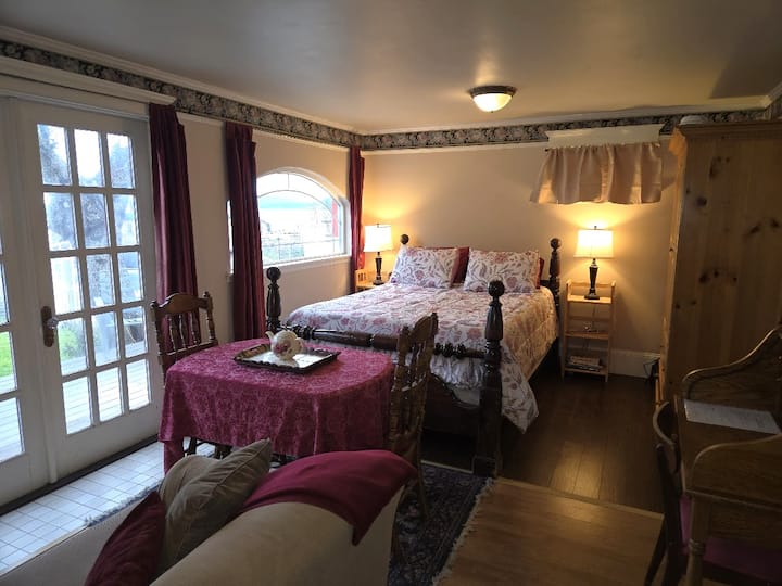 Anacortes Guest House Unit A (Water View) Studio - San Juan Islands, WA