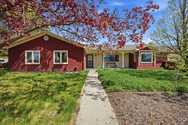 Lg Pet Friendly 4br Home Sleeps 8 Lewis & Clark - Missoula, MT