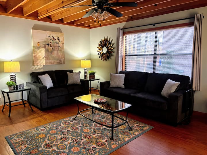 Carli's Unique Woodsy Loft Cabin No Cleaning Fee! - Fayetteville, NC