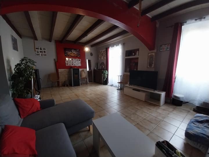Grande Maison De 120m² Entre Campagne Et Route - Mareuil