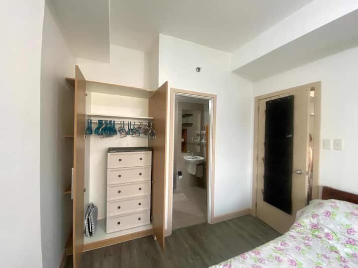 2 Bedroom Penthouse With Parking. Longterm Avail - Marikina