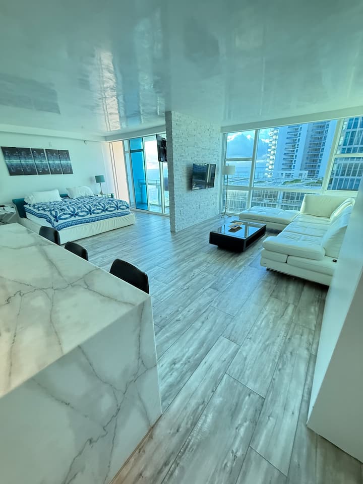 Oceanview At The Carillon - Miami Beach, FL