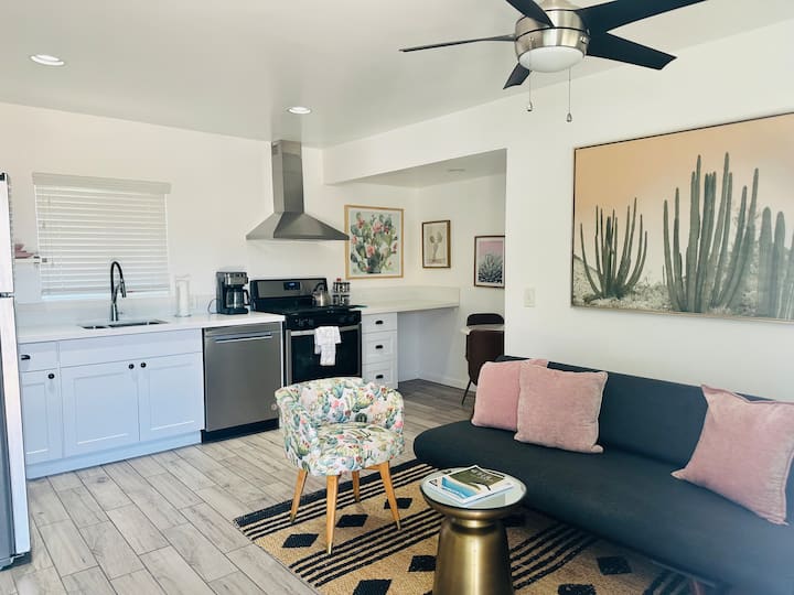 Warm & Cozy W Desert Views - Desert Hot Springs