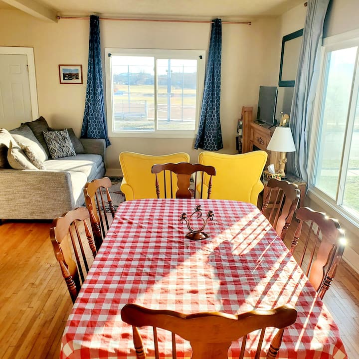 ★Sports Fields & Park★~★5 Miles To Canal Park!★ - Duluth, MN