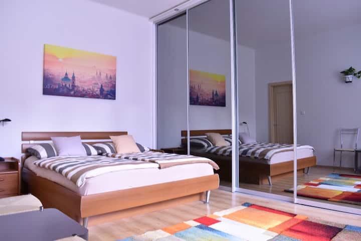 Old Town Sq. - 3 Min Walk,  Bright And Cozy, 45 M2 - Prága