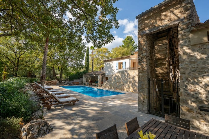 Ancient Spacious Stone Watermill On Village Edge - Var