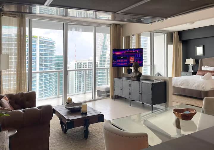 High Floor Luxury Ocean Views Icon 1/1 Condo - Miami
