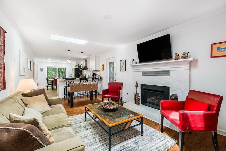 Art And View -3 Bdrm 2bath, Huge Deck With Hot Tub - Massanutten, VA