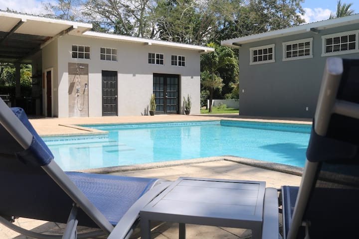 Charming Tropical Getaway With Pool - Belize