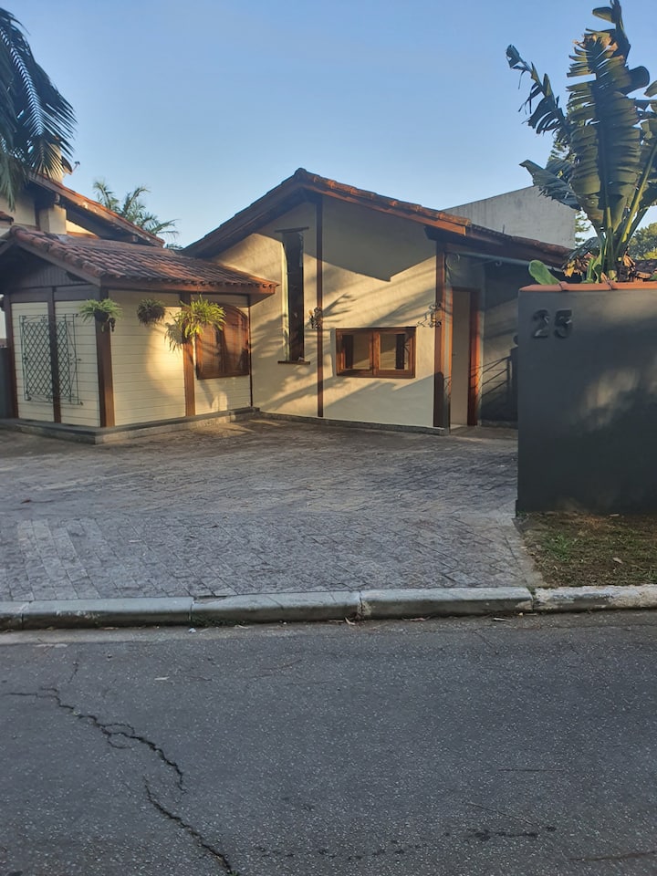 Casa Inteira á 300 Metros Shopping Granja Viana. - Embu