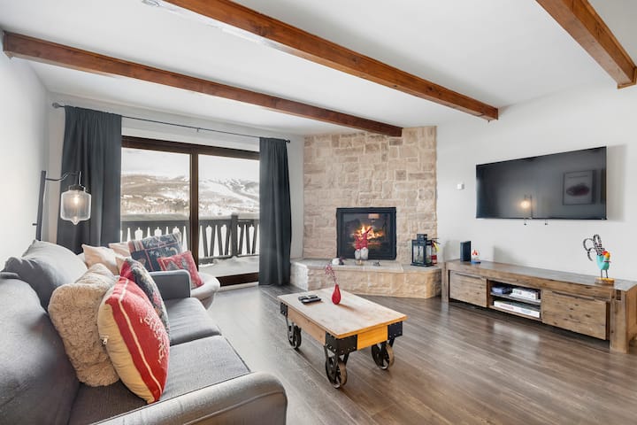 Luxury Condominium With Rustic Minimalist Style - Mont-Tremblant