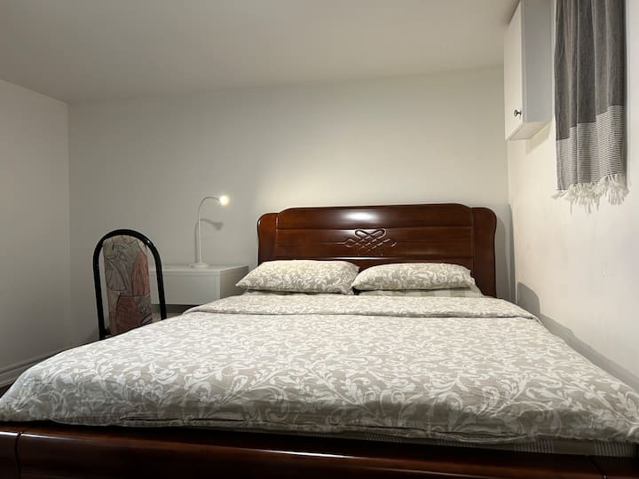 Private Bathroom -@Trinity Park/queen West - Ontario