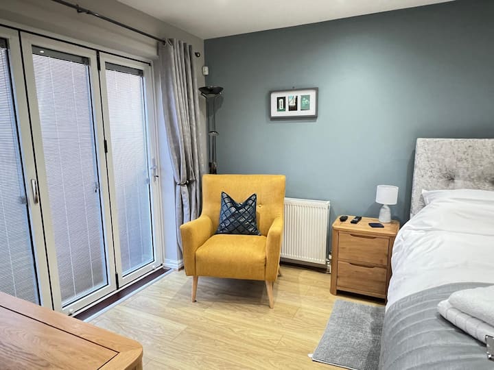Self-contained Studio At Family Home. - Beverley, UK