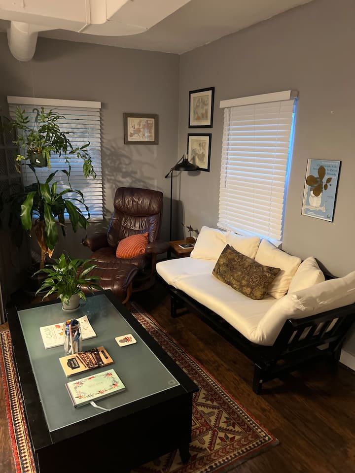 Downtown Raleigh Peaceful Bungalow - Raleigh, NC
