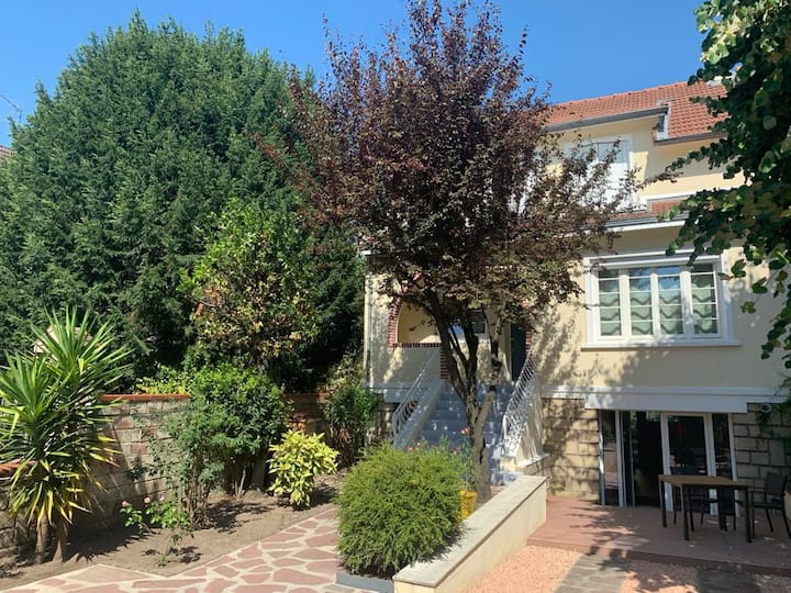 Maison 150 M2 Paris Ouest Avec Jardin Et Parking - Colombes