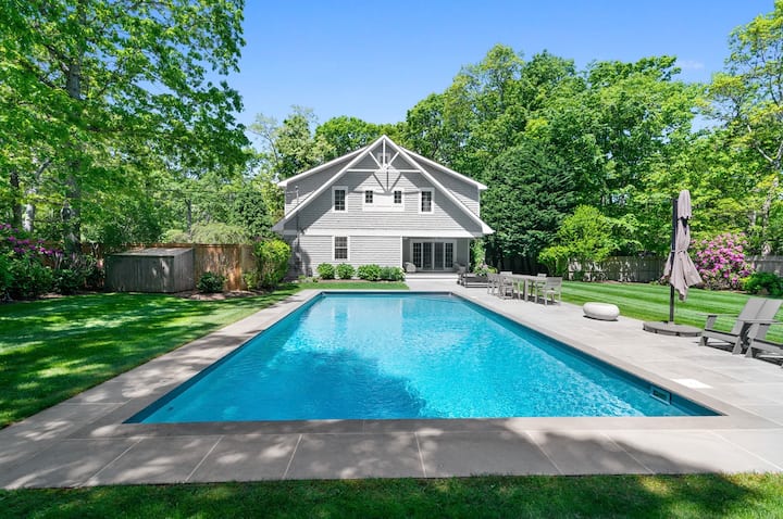 Spacious Family Home - Large Property Near The Bay - East Hampton, NY