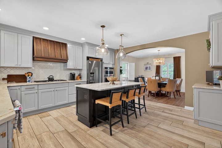 Large, Historic Saratoga Home - Saratoga Springs