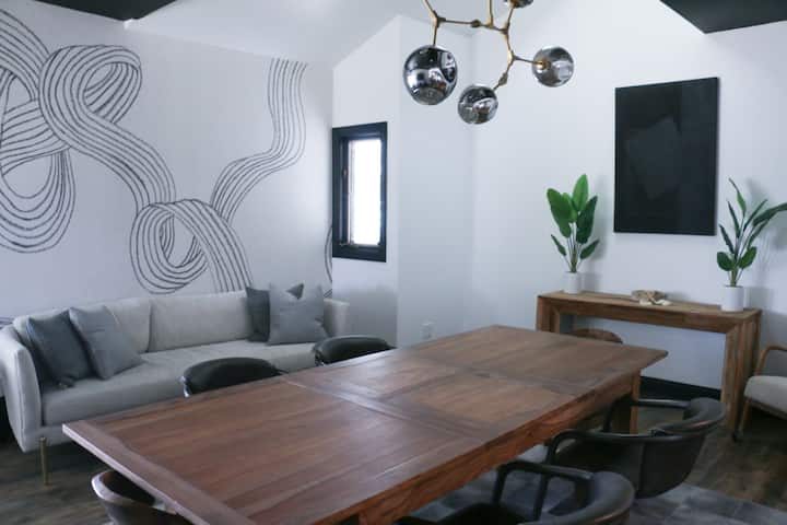 Large Family Friendly House - Lawrence, KS