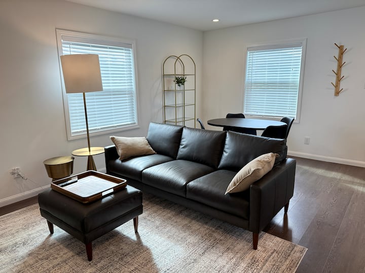 2bd House•98” Tv•king Bed•parking•ac•near Biotechs - Brisbane, CA