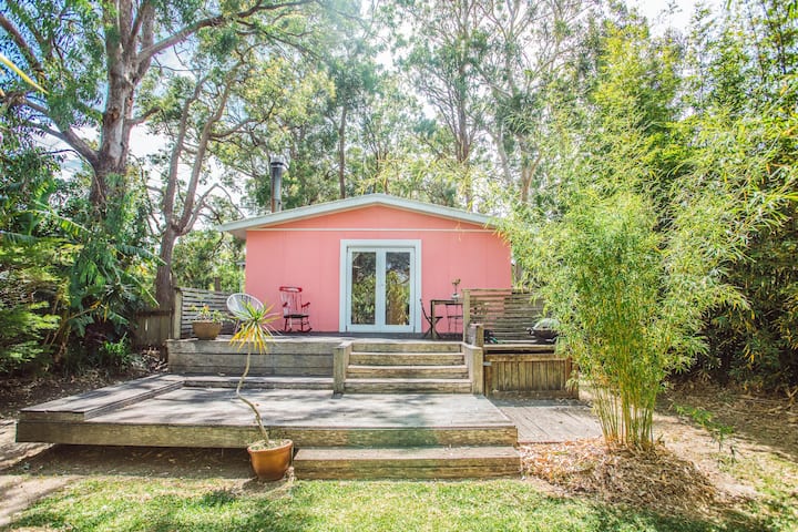 The Pink Beach Shack - Jervis Bay