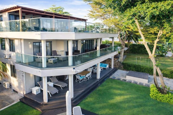 Sea Front Penthouse Apartment - Mauritius