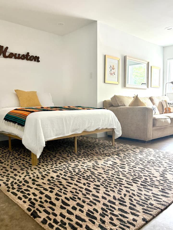 "Lady Liberty Inspired Studio 3" Montrose Coolest! - Fourth Ward - Houston