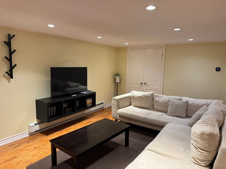 Spacious High Park Studio - Toronto