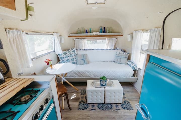 Vintage Airstream · Farm Breakfast · Ac · 14 Acres - Paradise, CA