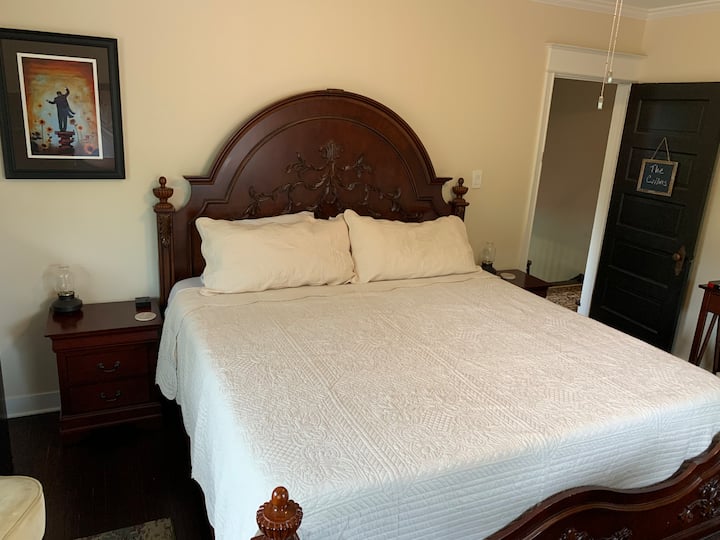 2 King Rooms With Private Bathrooms (1 Ensuite) - Kansas City, MO