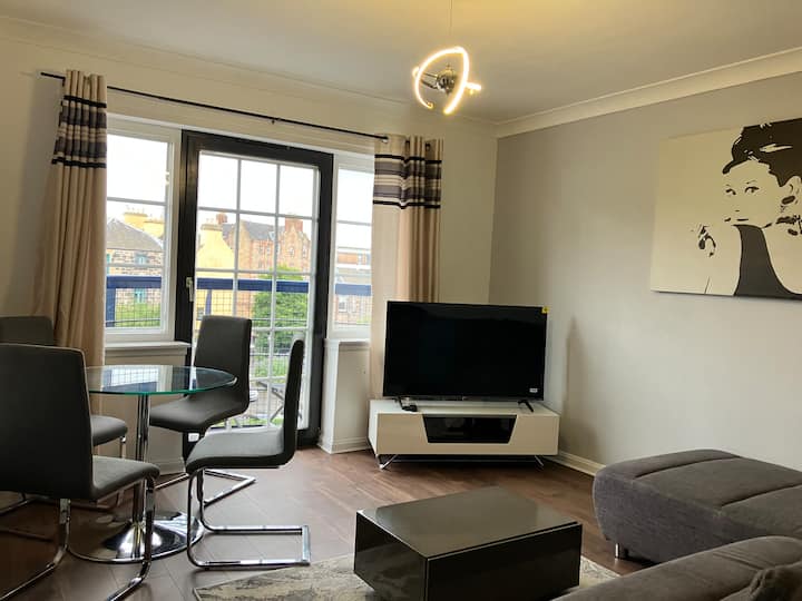Waterfront Apartment, Views Over Water Of Leith -