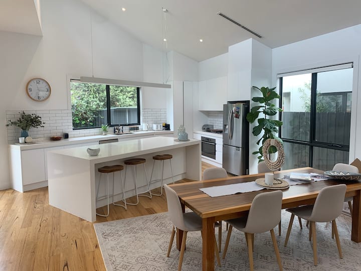 Modern Townhouse - Short Walk To The Beach ! - Mount Martha