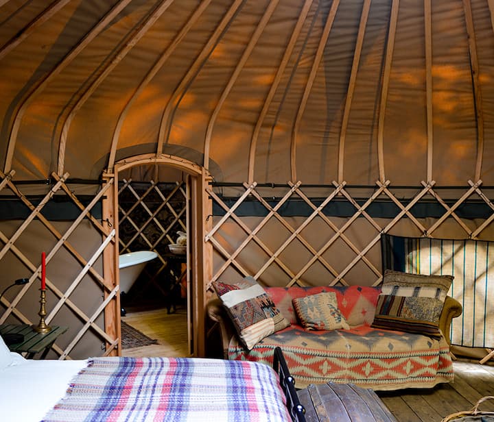 Rother Yurt With Bath & Woodland Kitchen - Petersfield